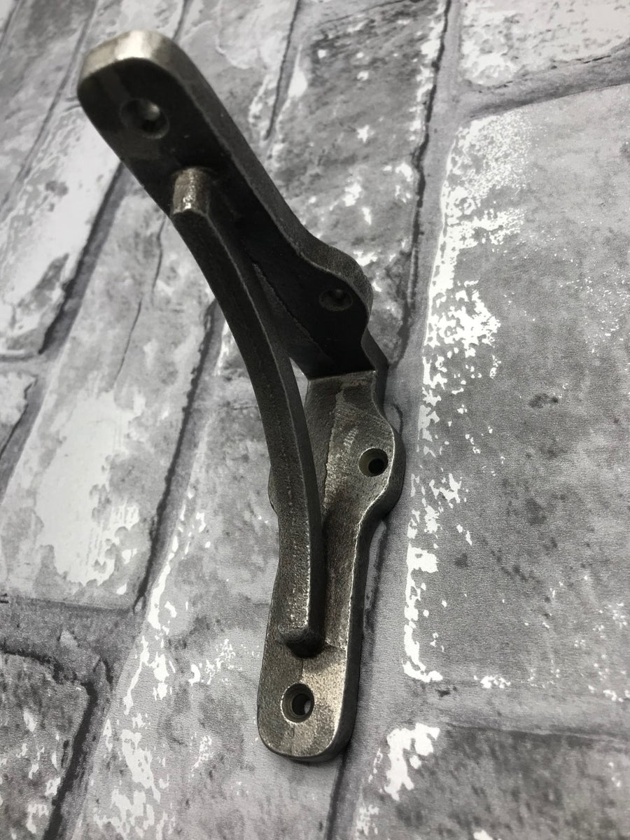 PAIR OF CAST IRON RADIATOR LUG SHELF BRACKETS IDEAL FOR 5" AND 6" SHEL ...